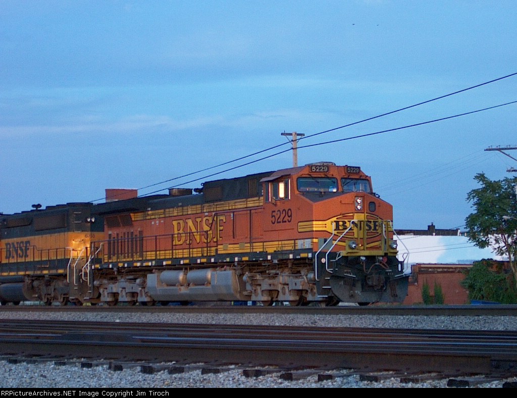 BNSF 5229